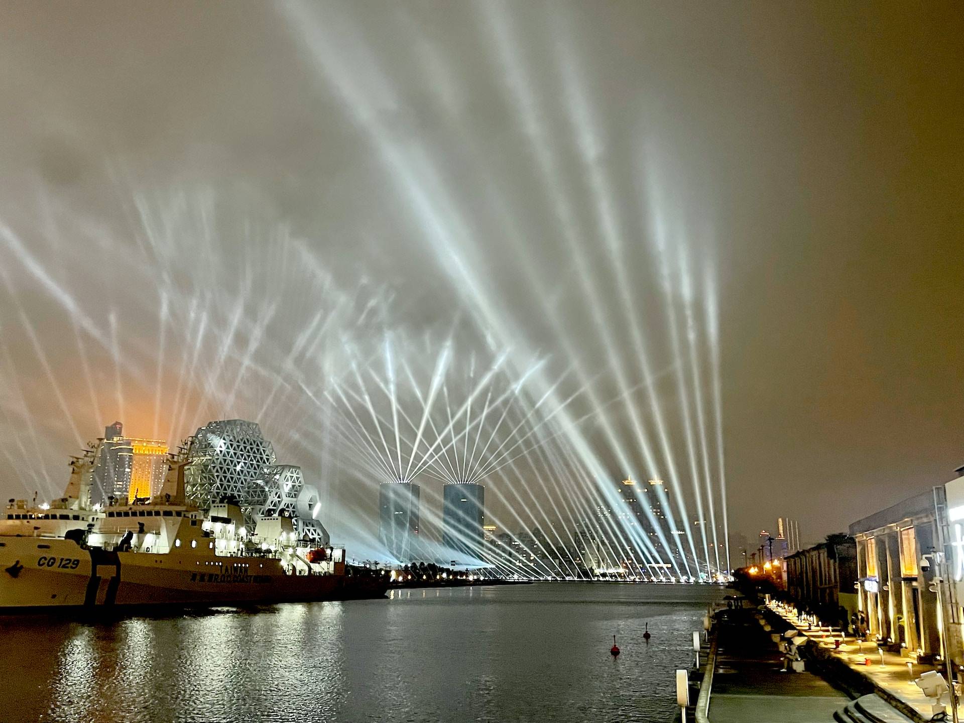 Comment se différencier et se démarquer avec un spectacle laser ... Comment se différencier et se démarquer avec un spectacle laser ...